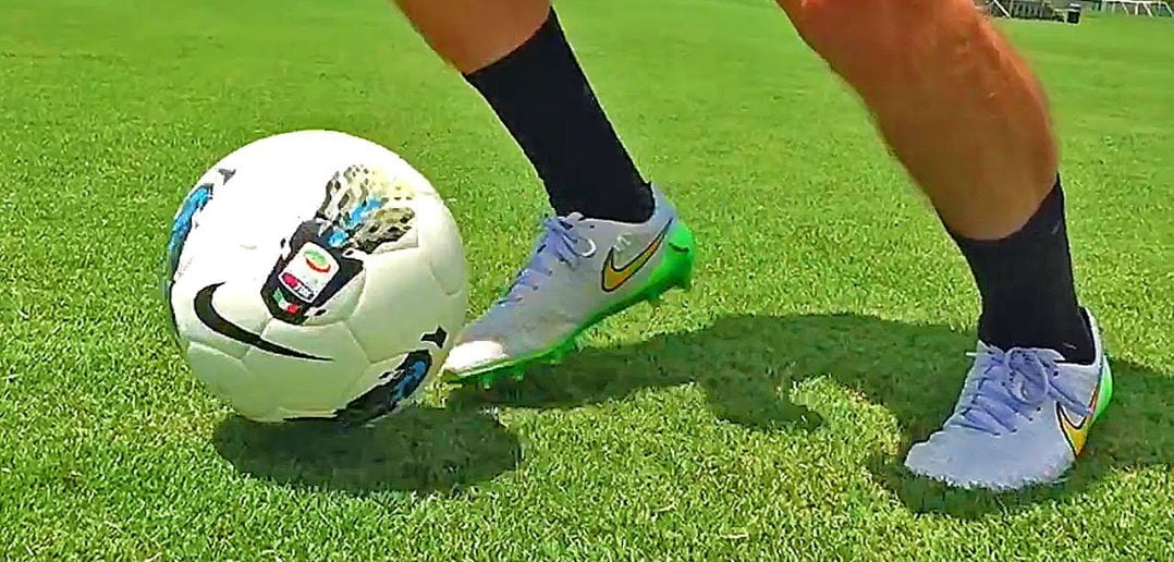 How To Master The Elastico In Football? - Playo
