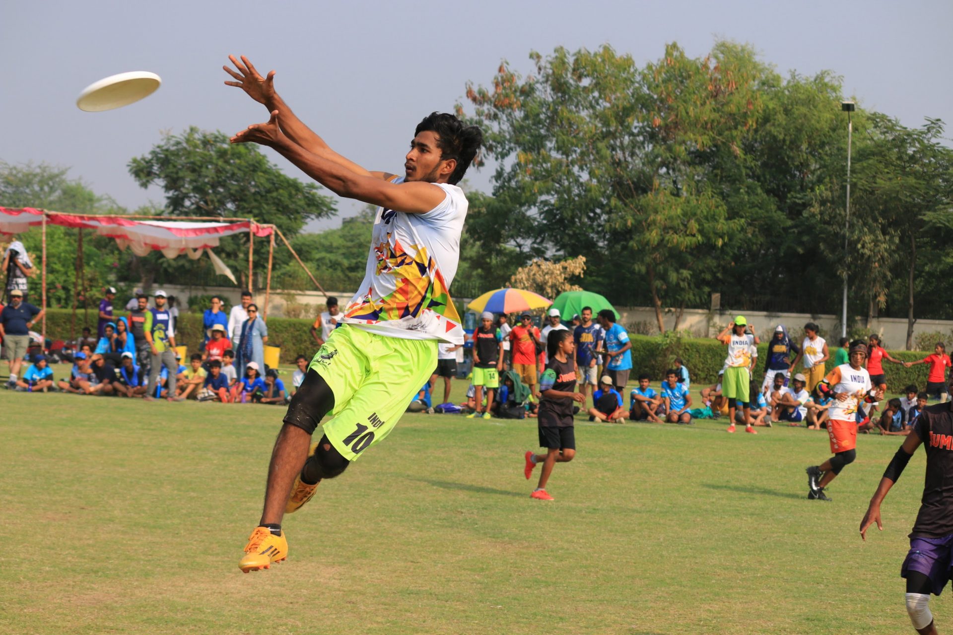 Ultimate Frisbee Field Dimensions - All You Need To Know | Playo