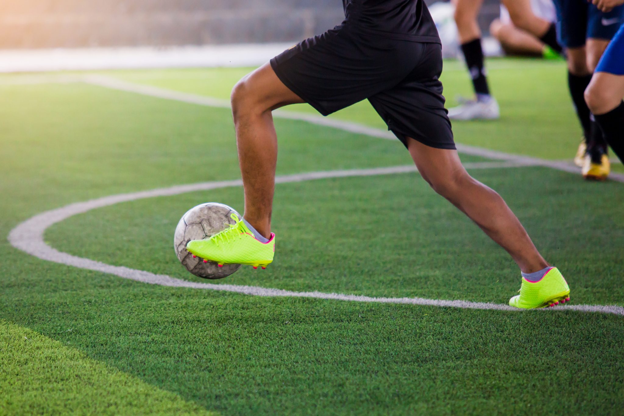 Master Your Techniques- Long Passes in Football | Playo