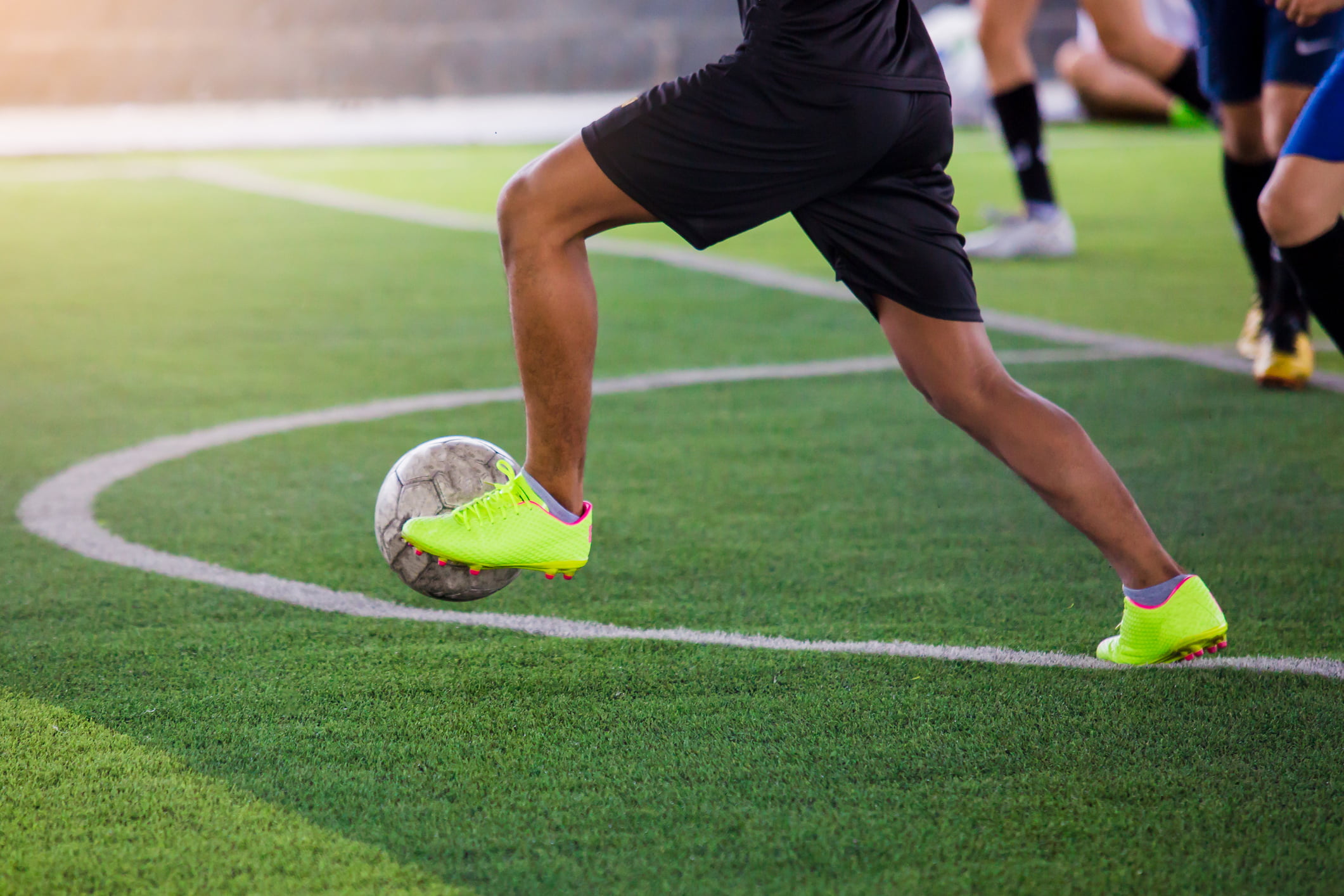 Master Your Techniques- Long Passes in Football | Playo